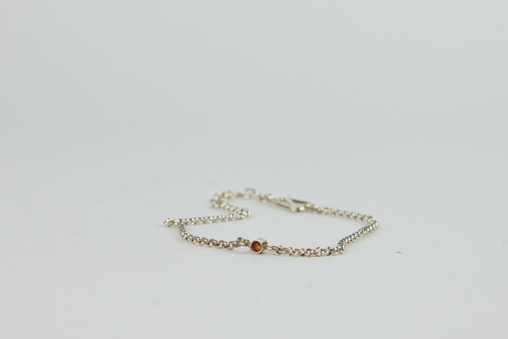 Pulsera Mini Collection amb granat i espinela - Jèssica Bellí Joies